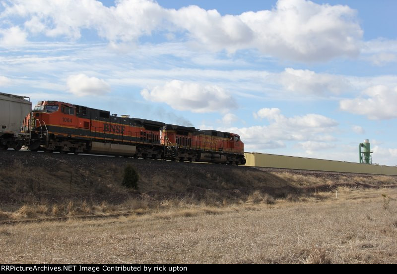 BNSF 1064